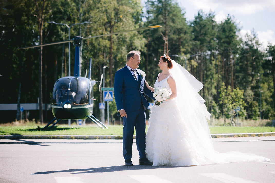 Suurejooneline pulm: laulatus Kaarli kirikus, Rolls-Royce ja pulmapidu ...